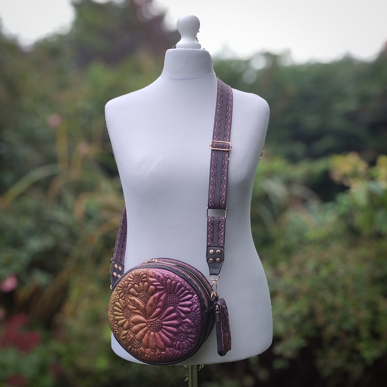 Set Round Crossbody Bag and Match Small Zipper Pouch, Quilted Circle ...