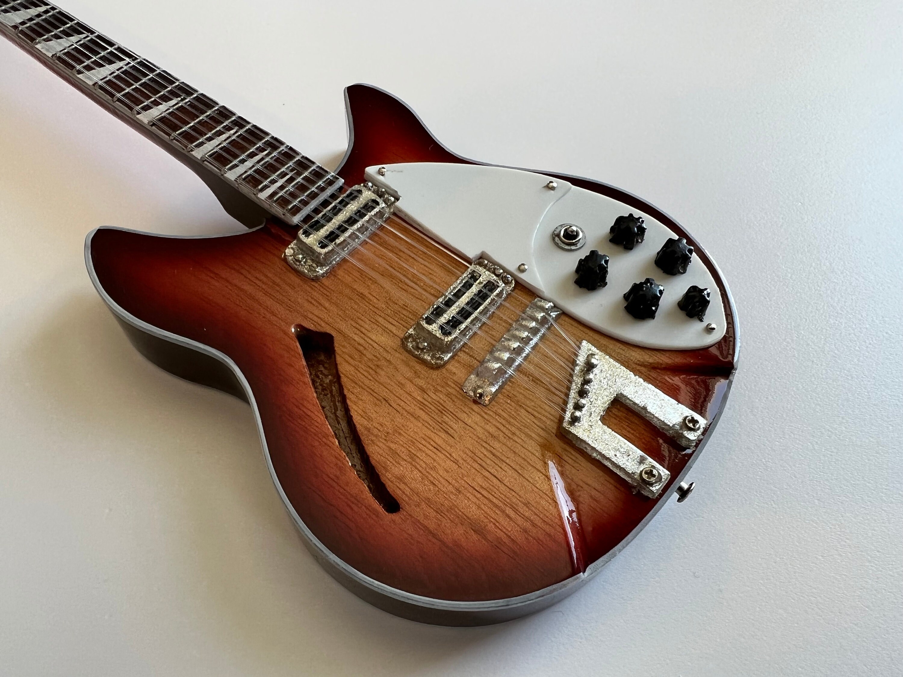 Beatles Collectible - George's Signature 12-string Sunburst Semi Hollow ...