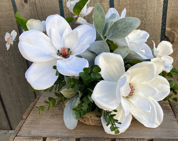 Table Arrangement, Magnolia Arrangement, Wood Slice Arrangement ...