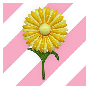 Vintage Daisy Brooch - Etsy