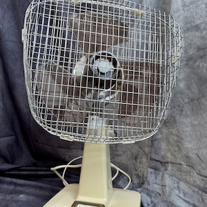 Vintage Desk Fan Rare Find Early 70s Xpelair-taurus Retro Room Fan ...