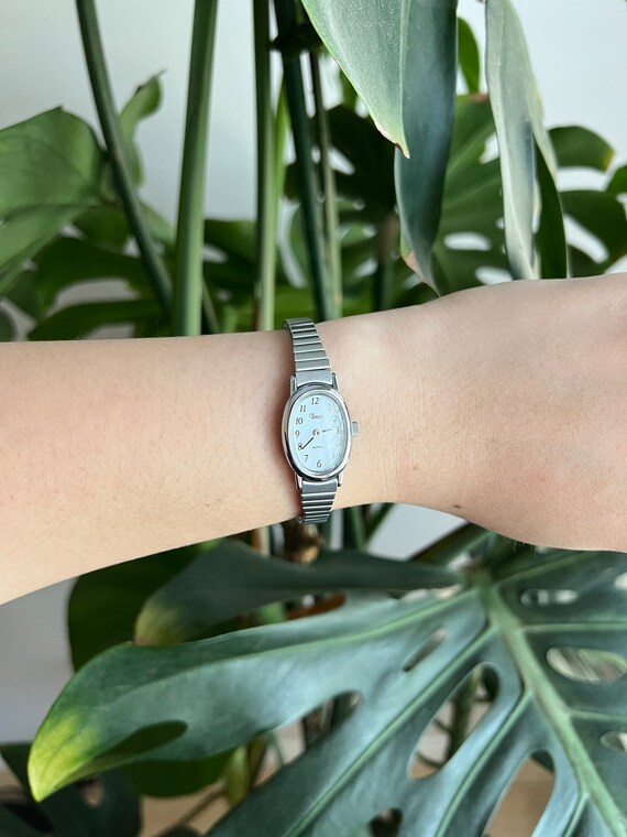 vintage timex dainty silver - Gem