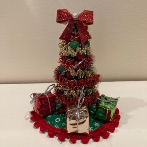 Miniature 1:12th Scale 4 Inch Christmas Trees With Skirt/presents for ...