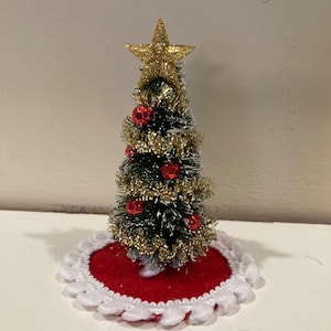 Miniature 1:12th Scale 4 Inch Christmas Trees With Skirt/presents for ...