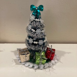 Miniature 1:12th Scale 4 Inch Christmas Trees With Skirt/presents for ...
