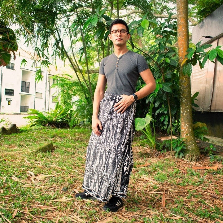 Santri Sat Sarong Batik Indonesian - Etsy