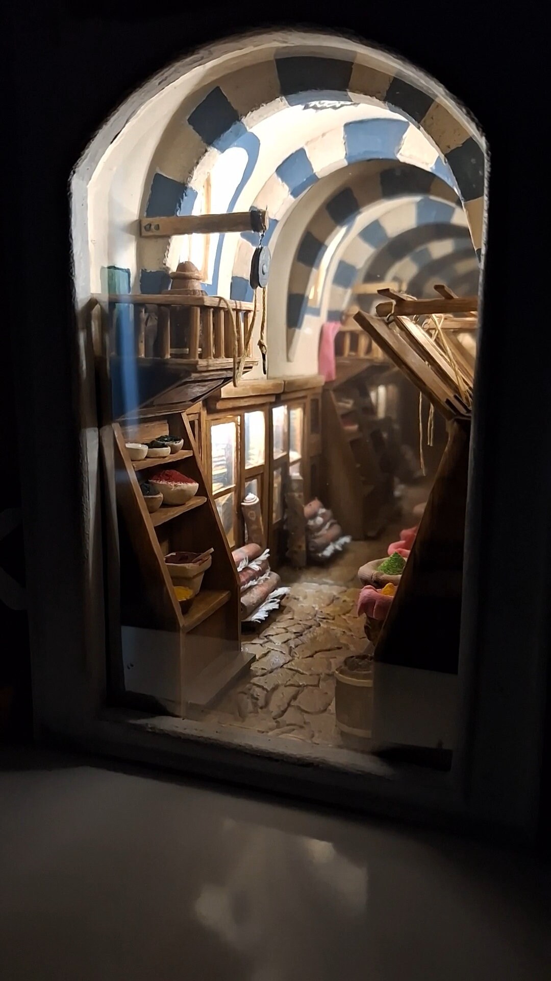 Book Nook Grand Bazaar, Christmas Gift, Infinity Mirror Book Nook Shelf ...