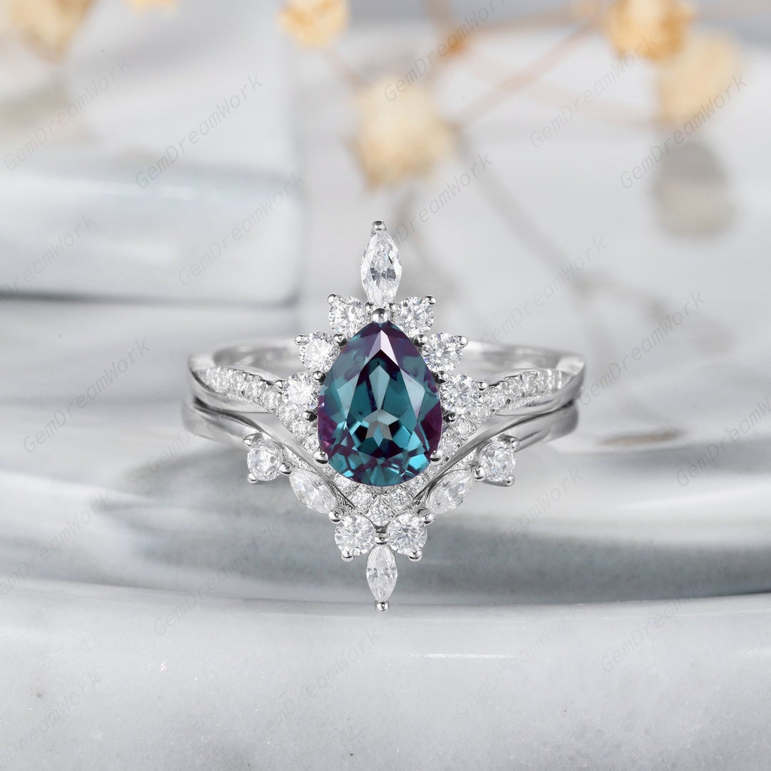 Vintage Pear Alexandrite Ring Set, Unique White Gold Alexandrite Halo ...
