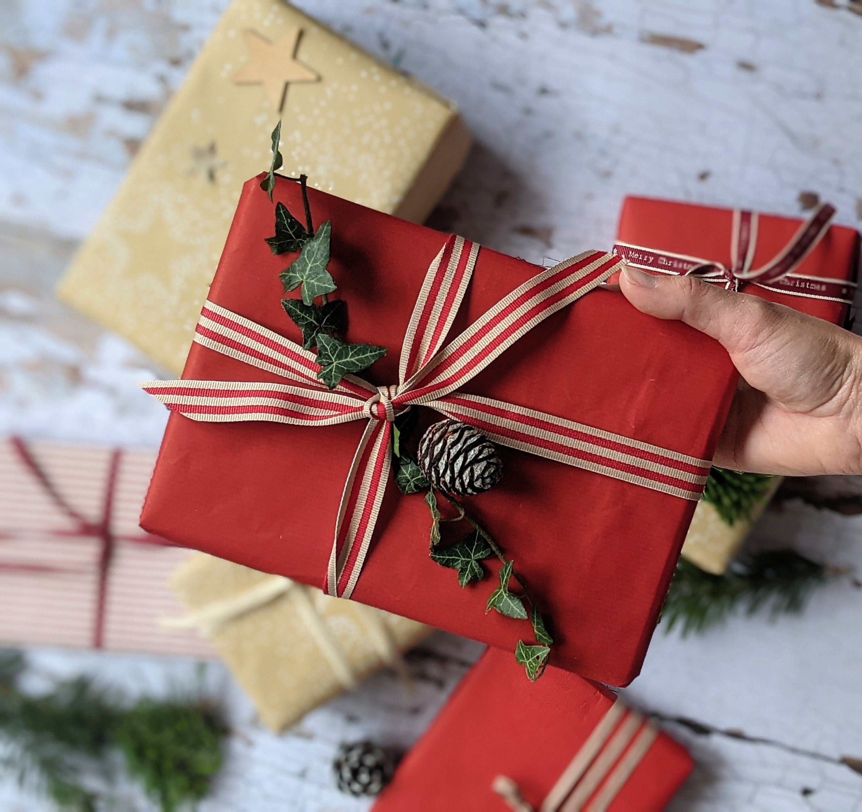 Red and Kraft Christmas Gift Wrap Set Recyclable Incl Rolls of Red ...
