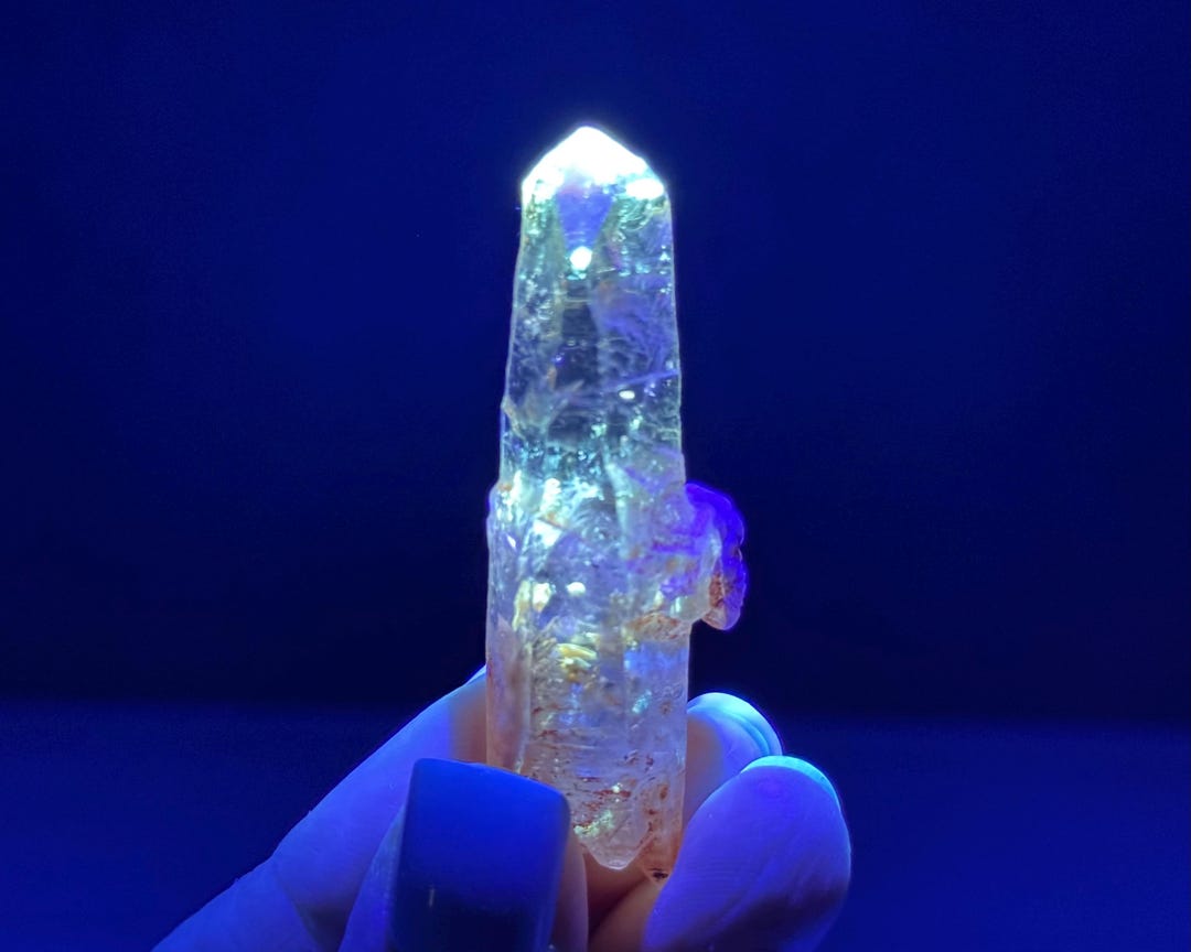 Pretty Firefly Quartz Point (E) | UV Reactive Fluorescent Crystal ...