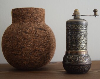 Pepper Grinder, Refillable Turkish Spice Mill With Adjustable Handle ...