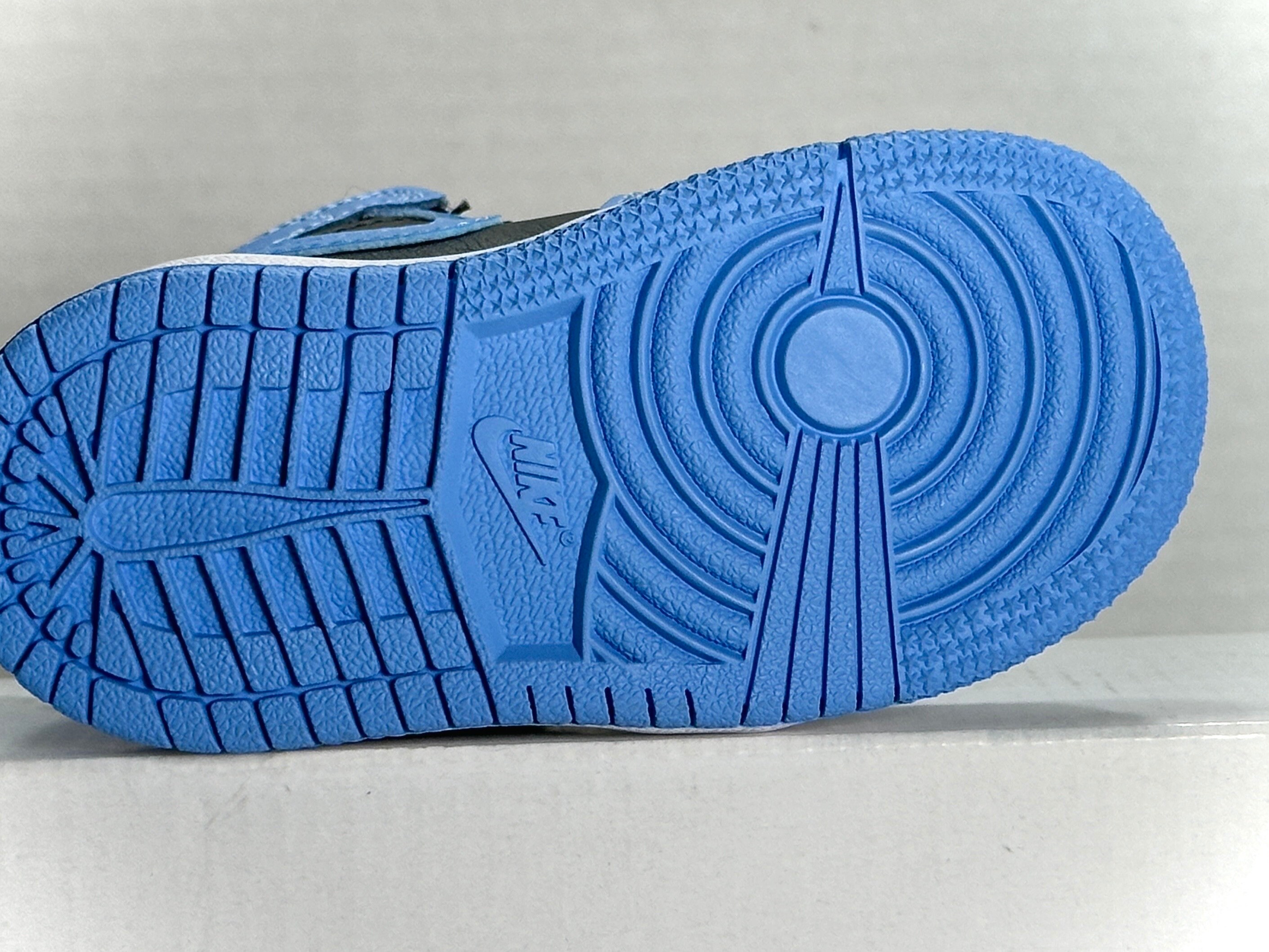Jordan 1 UNC Blue Putter Cover Authentic Air Jordan One, Golf, 90s shoe ...
