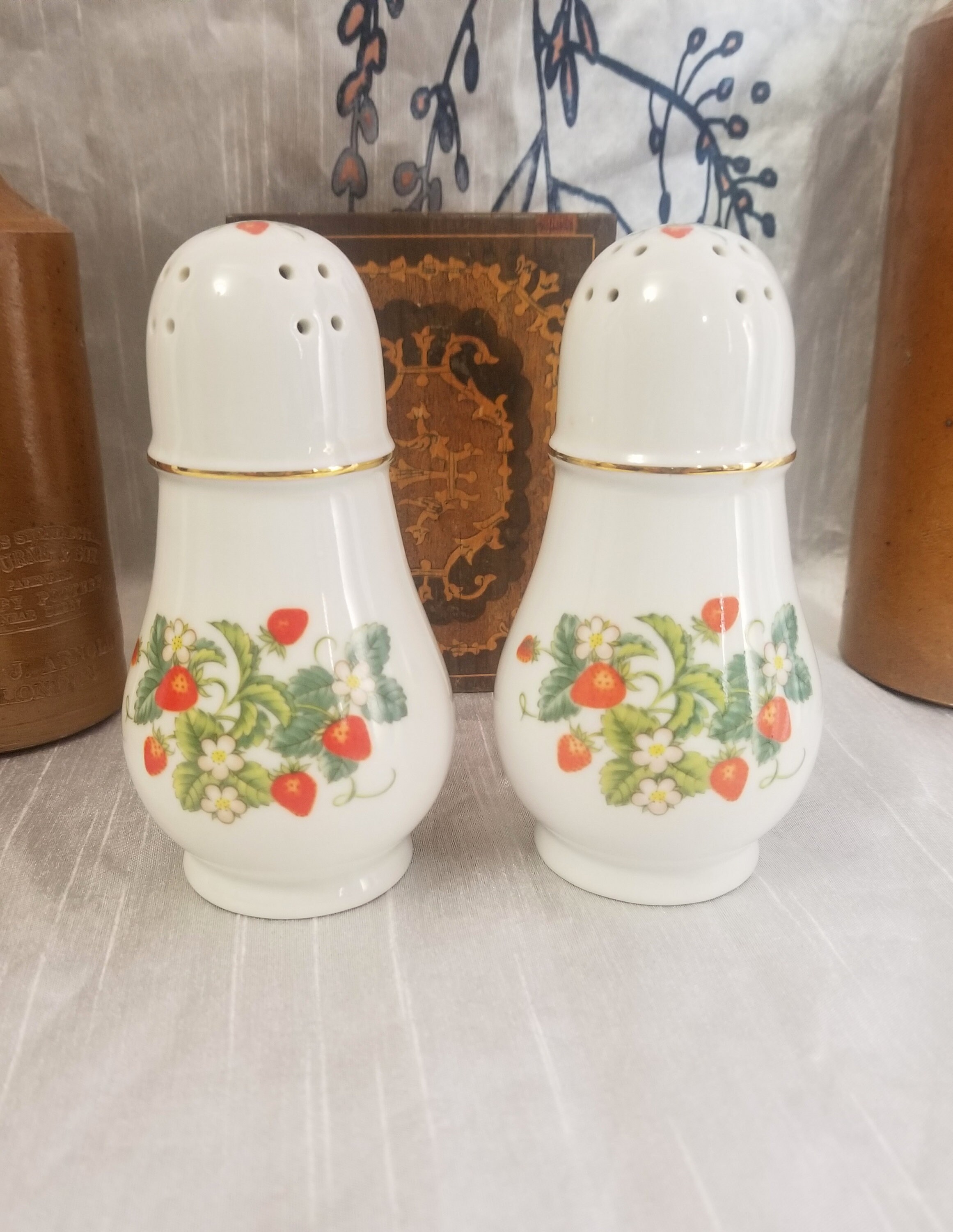 Kitchen & Dining Vintage 1978 Avon Strawberry Muffineer Salt Pepper ...