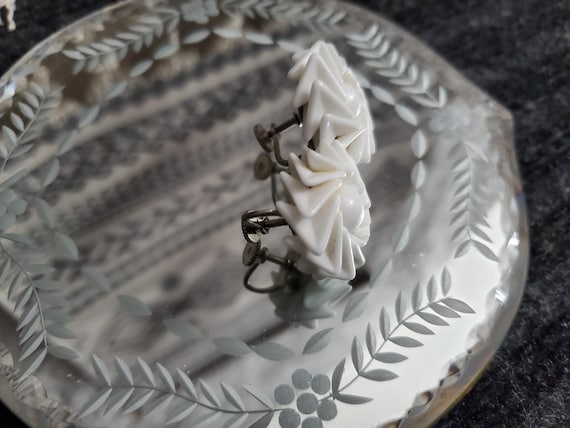 Vintage Porcelain Ceramic Japanese Milk Glass, Milk G… - Gem