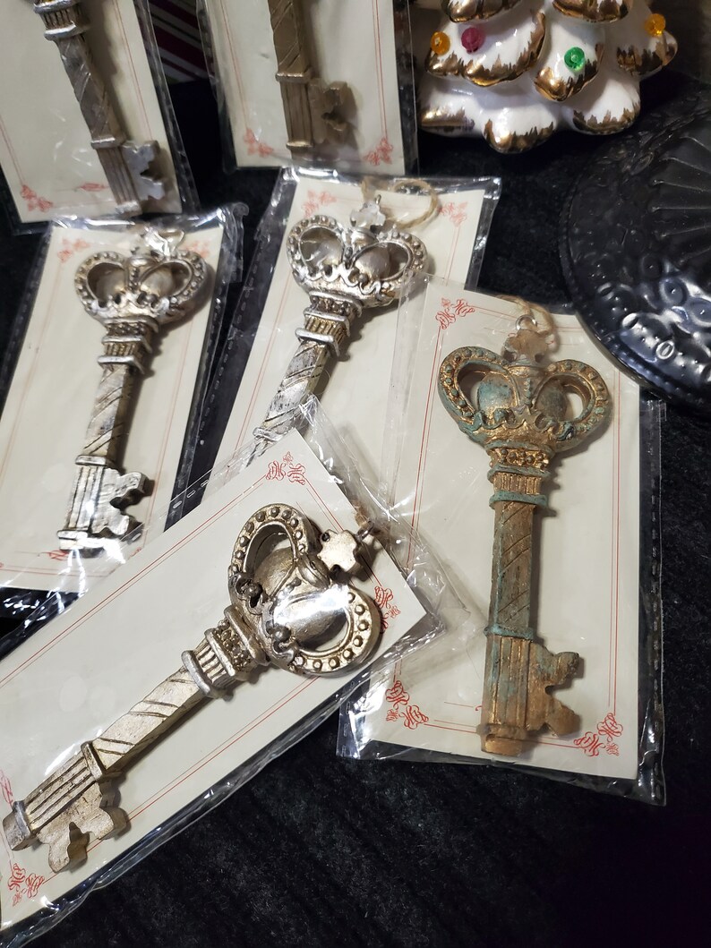 Goldtone Resin Key Christmas Ornaments Lot, Victorian Christmas Lot ...
