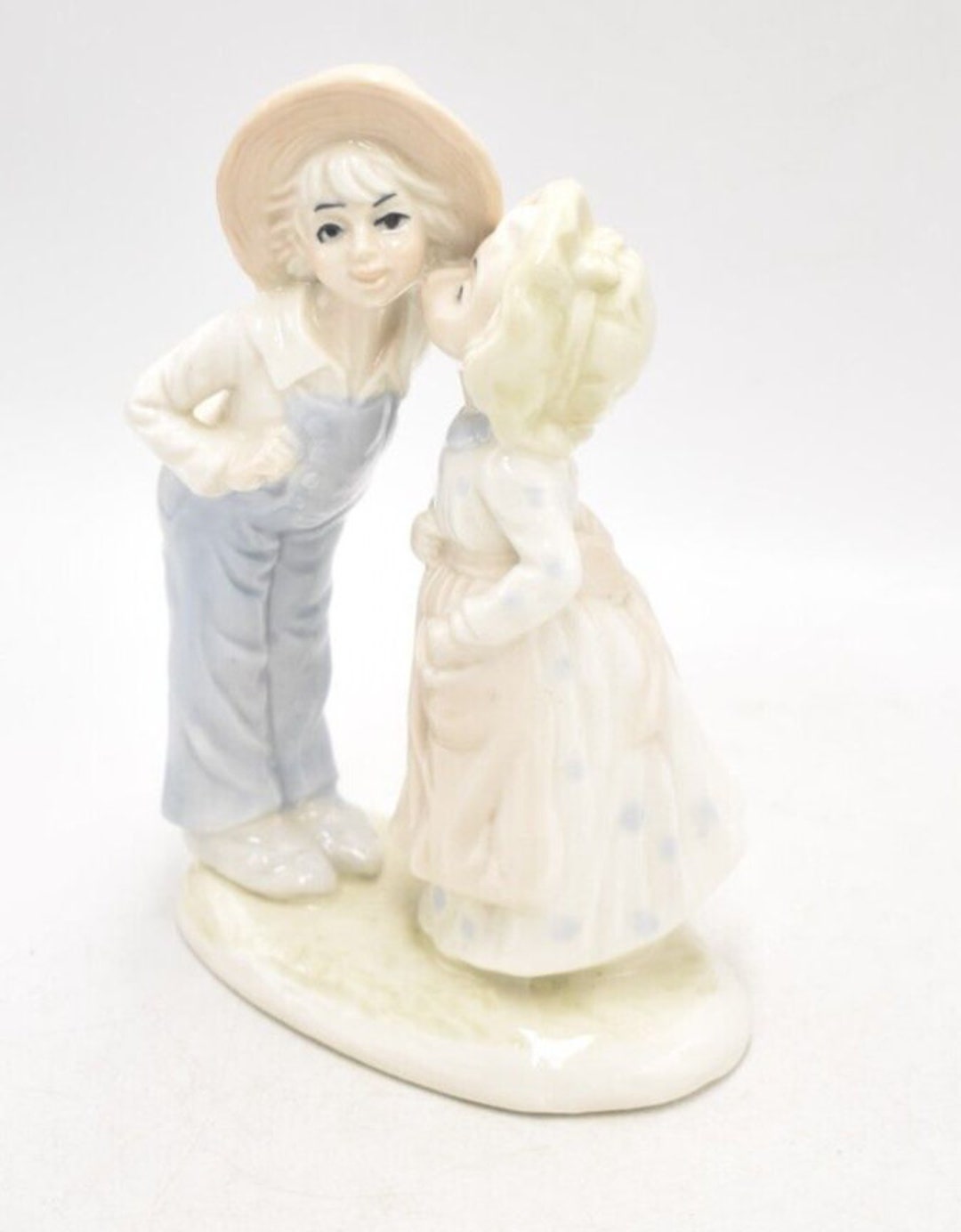 Vintage Woolbro Boy and Girl Kissing Figurine Statue Ornament ...
