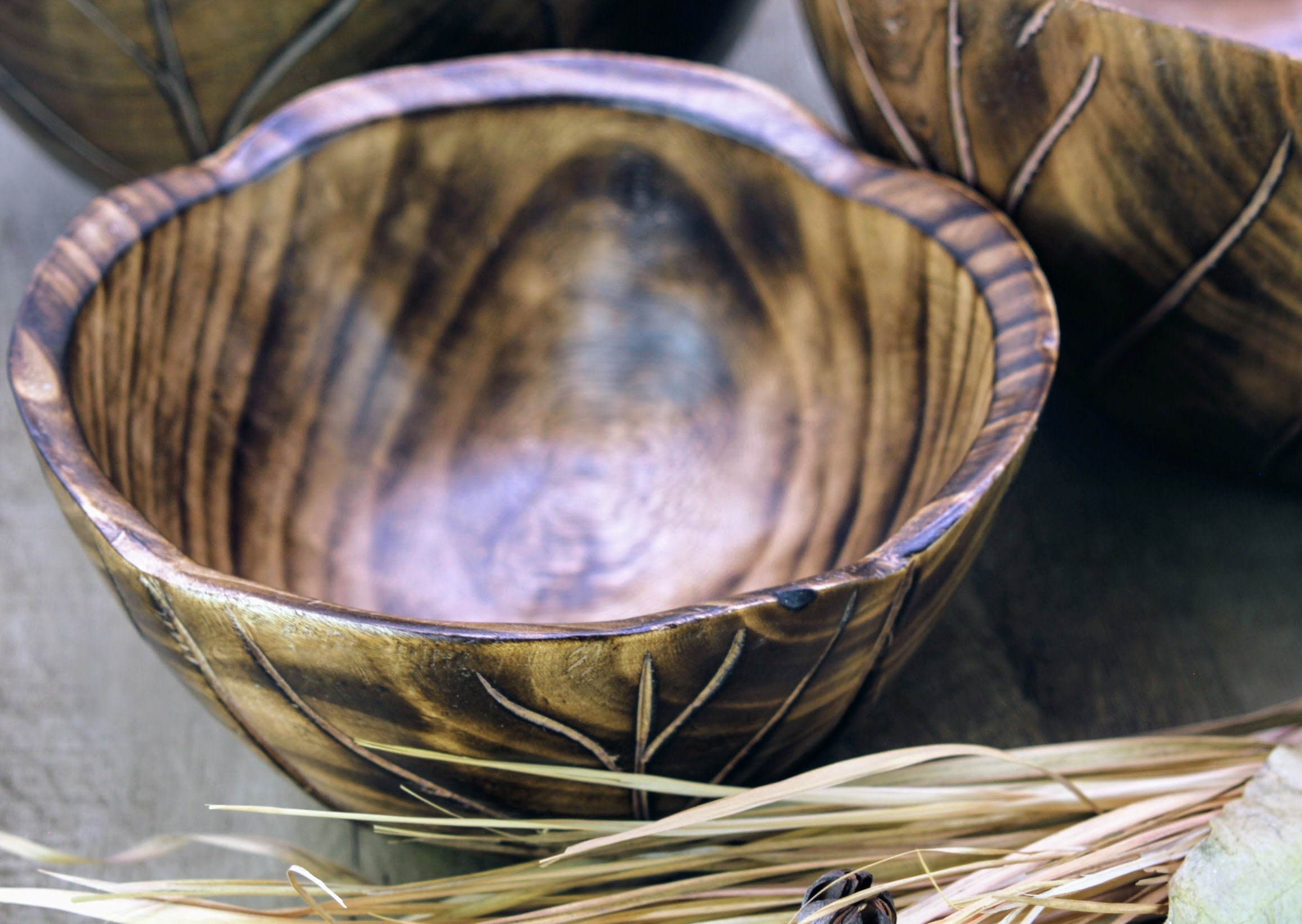 Handcrafted Jacaranda Wood Serving Bowls Unique Leaf Motif, Set of 3 in ...