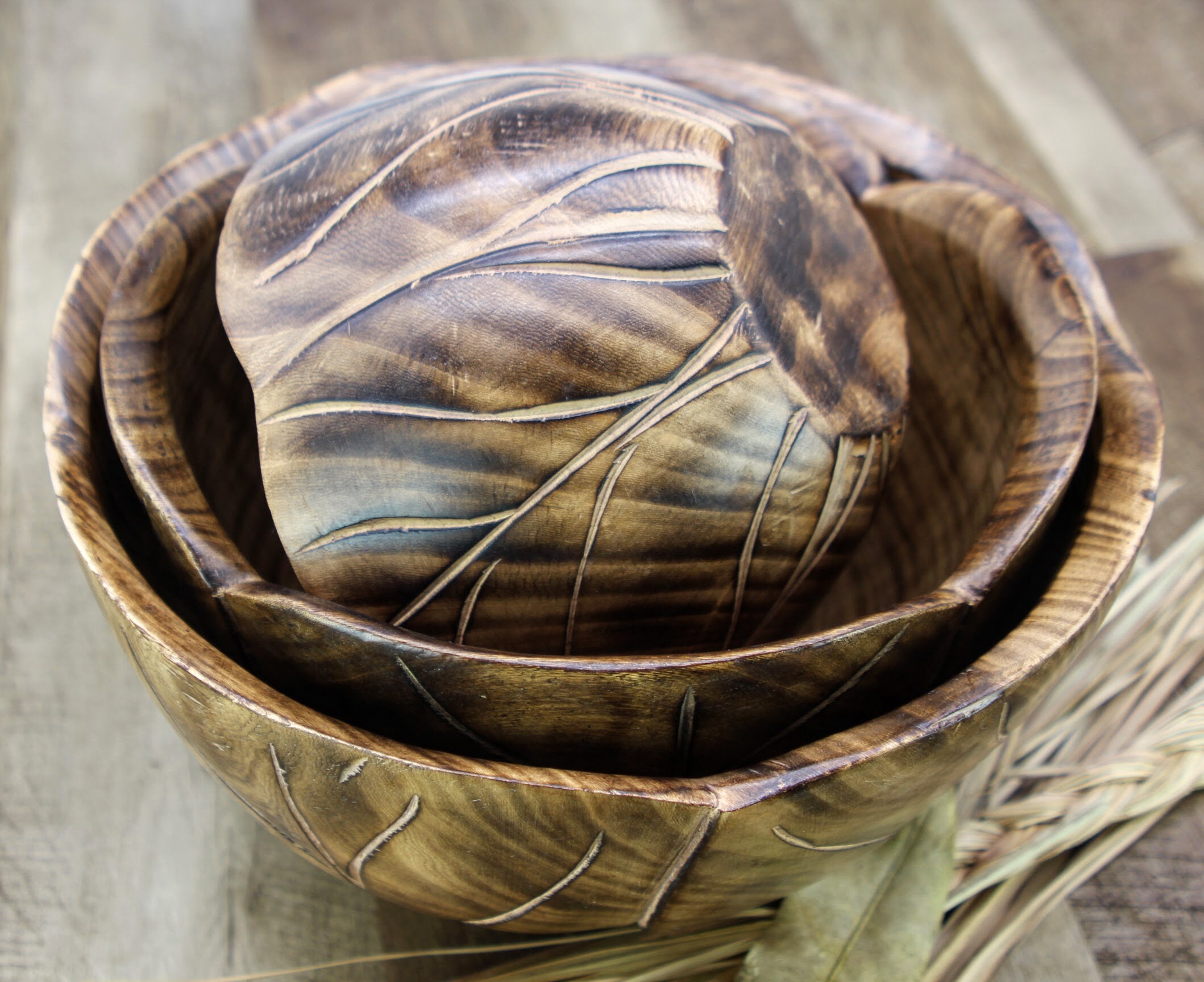 Handcrafted Jacaranda Wood Serving Bowls Unique Leaf Motif, Set of 3 in Various Sizes for Salads ...
