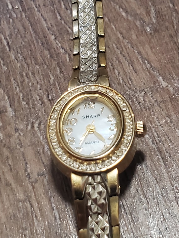Sharp Quartz Analog Watch Vintage - Gem Sharp Quartz Analog Watch Vintage - Gem