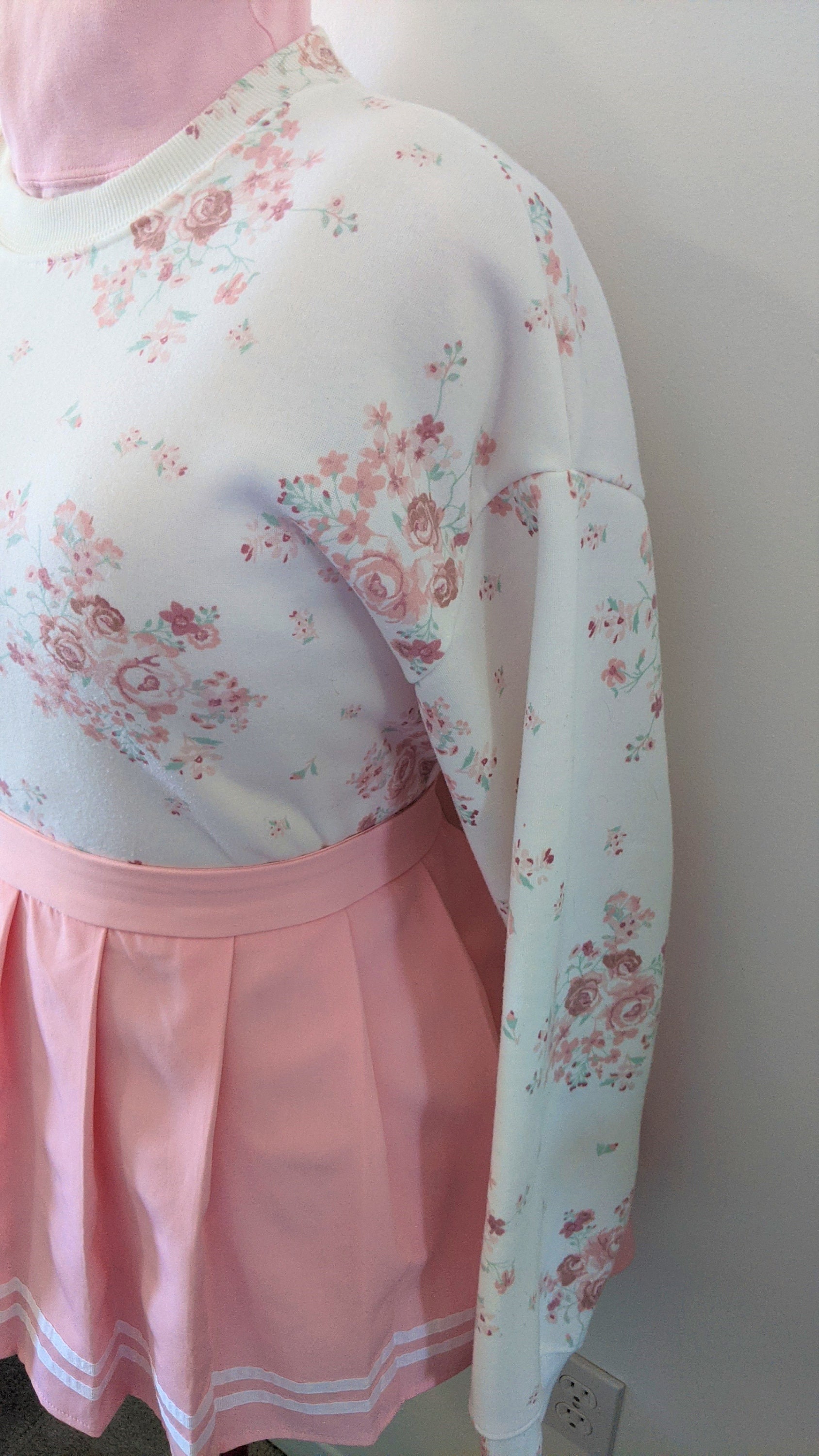 Vintage Pastel Pink and White Rose Floral Cottagecore Grandma Pullover ...