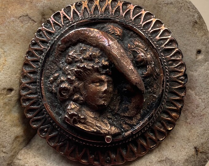 Duchess of Devonshire Cast Metal Button. - Etsy