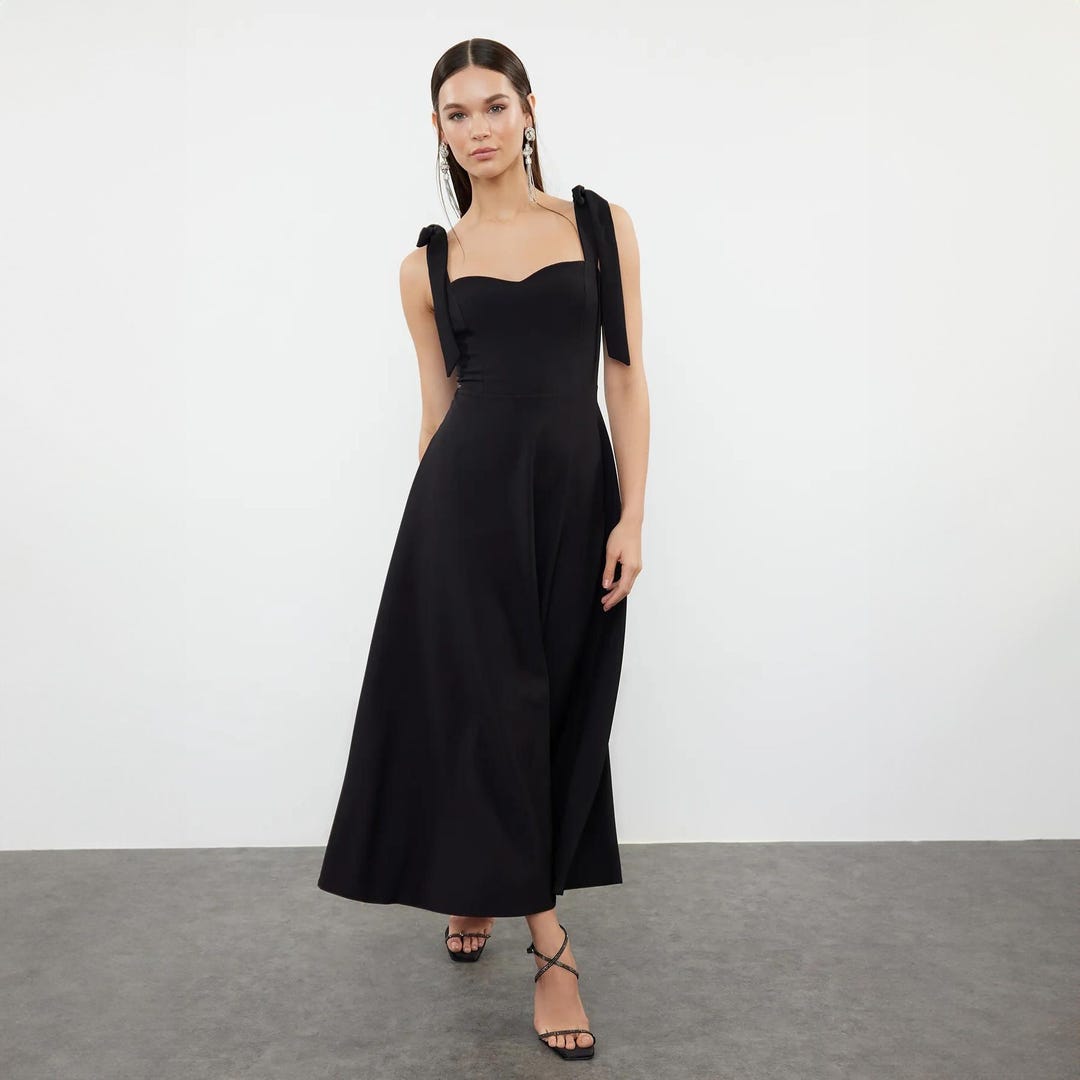 Women's Black Midi Dress, Sweetheart Neck Tie Strap, Sleeveless, Swing ...