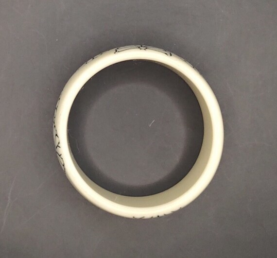 Vintage Art Deco Cream Lucite Plastic Bangle Bracelet… - Gem