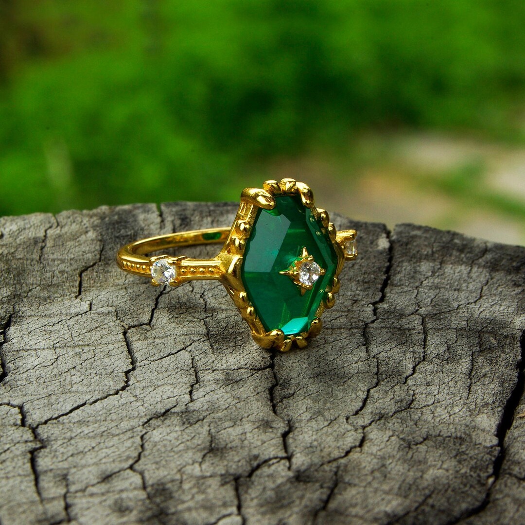 14k Gold Emerald Diamond Star Ring, Stackable Statement Ring in ...