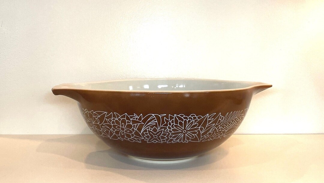 Pyrex 4 Qt #444 Woodland Tan and White Cinderella Mixing Bowl Corning ...