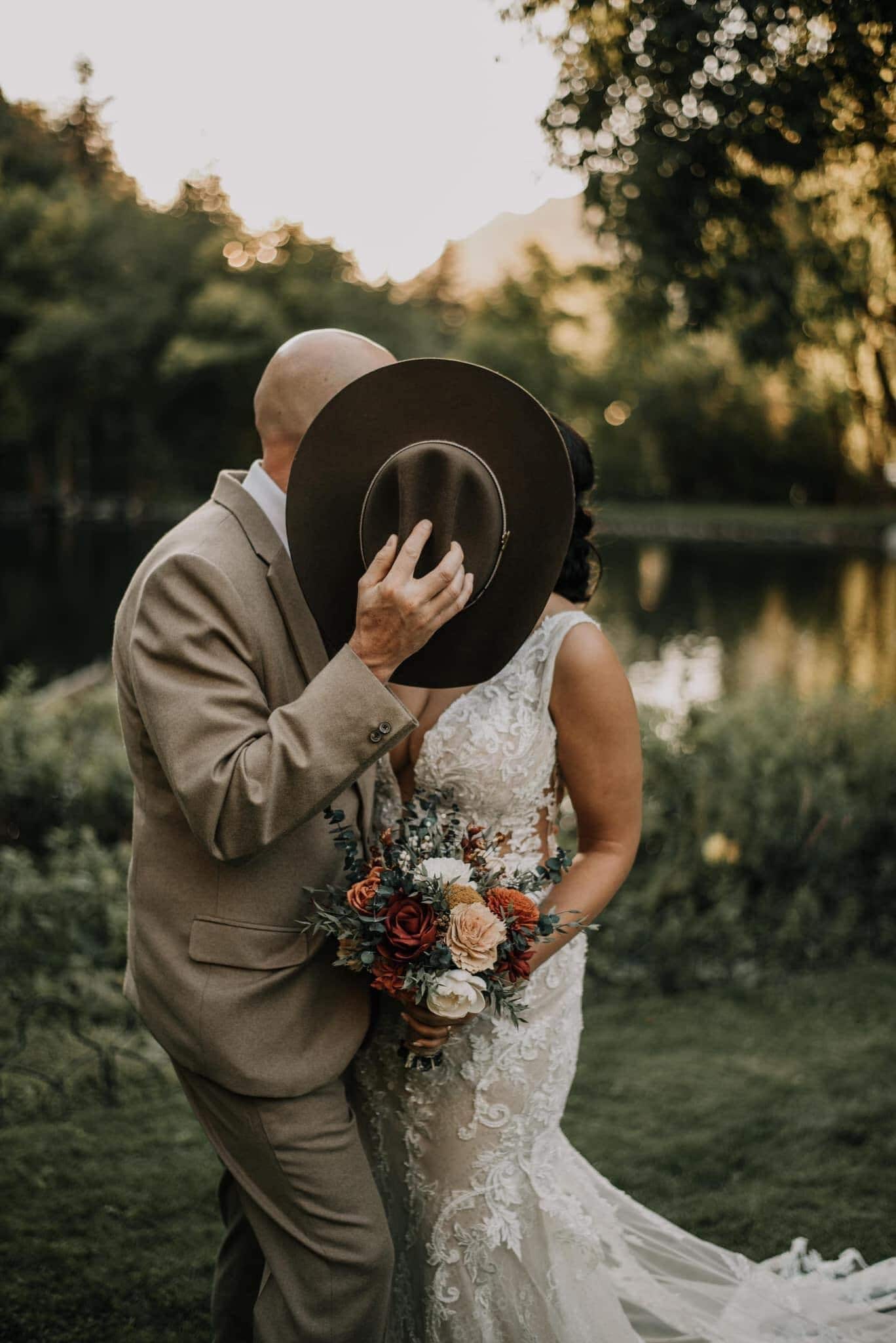 ENCHANTED FOREST: Bouquet/rust/burnt Orange/ White/ Greenery/rustic Red ...