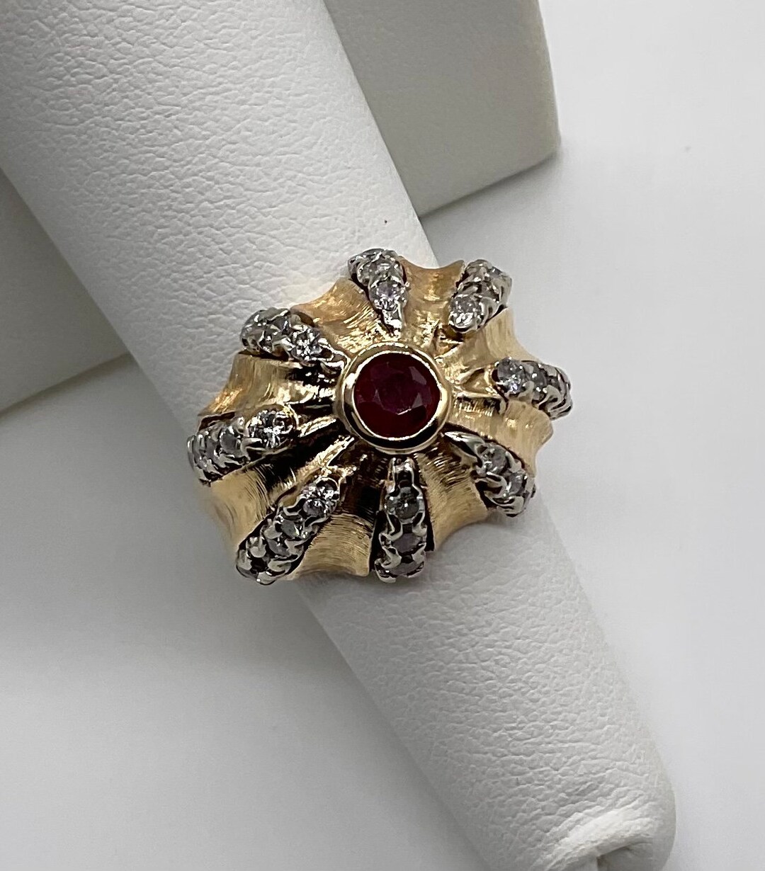 Vintage Genuine Ruby & Natural Diamonds Solid 14k Yellow Gold Ladies ...