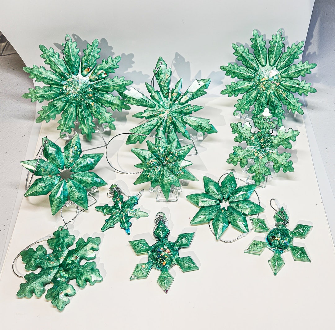 11-piece Handmade 'jade Frost' Resin Snowflake Ornament Set With Silver ...