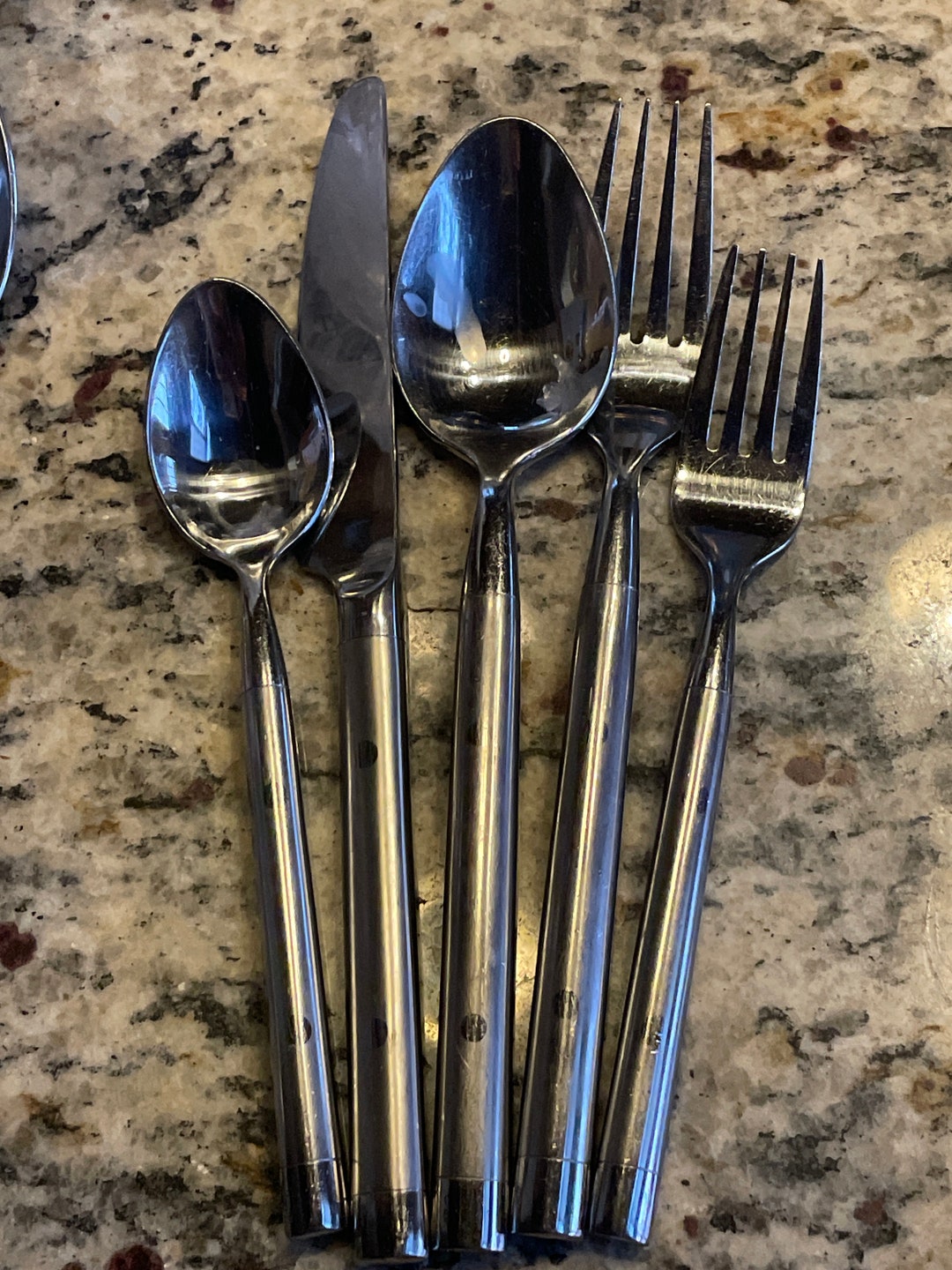 Hampton Silversmith Shangri-la Pattern 18/10 Stainless Steel Flatware Service for Four 9 ...