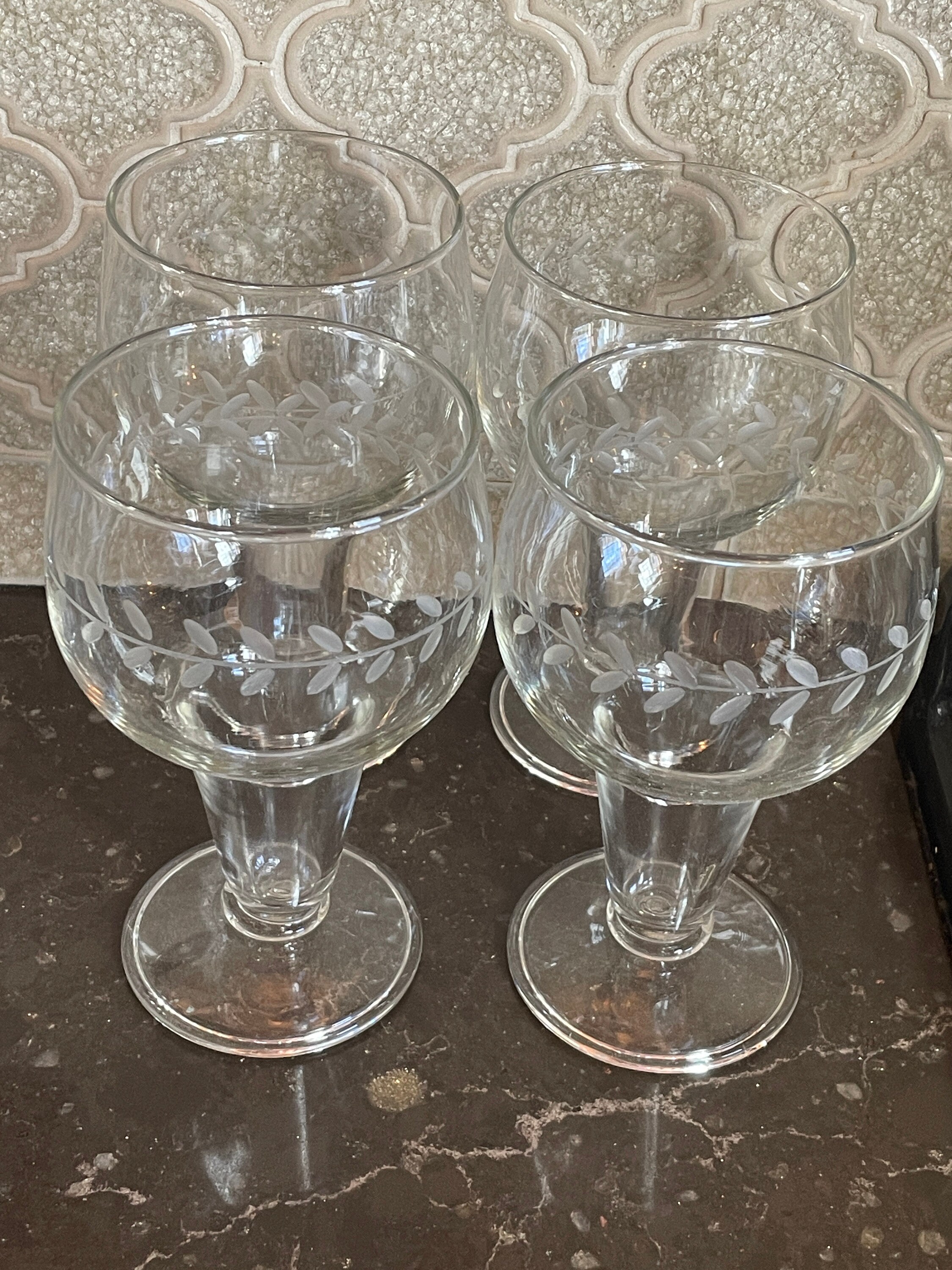ANCHOR HOCKING Etched Footed Glassware Set - Laurel Pattern - Set of 8 ...