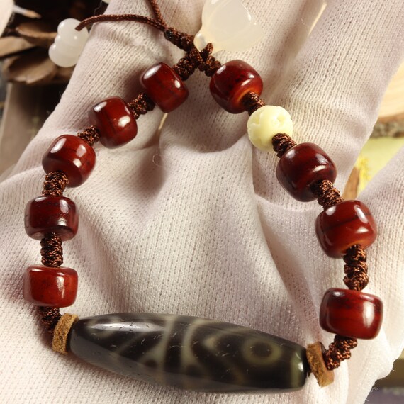 Tibetan Six Eyes Tiger Tooth Amulet Dzi Bead Bracelet - Gem