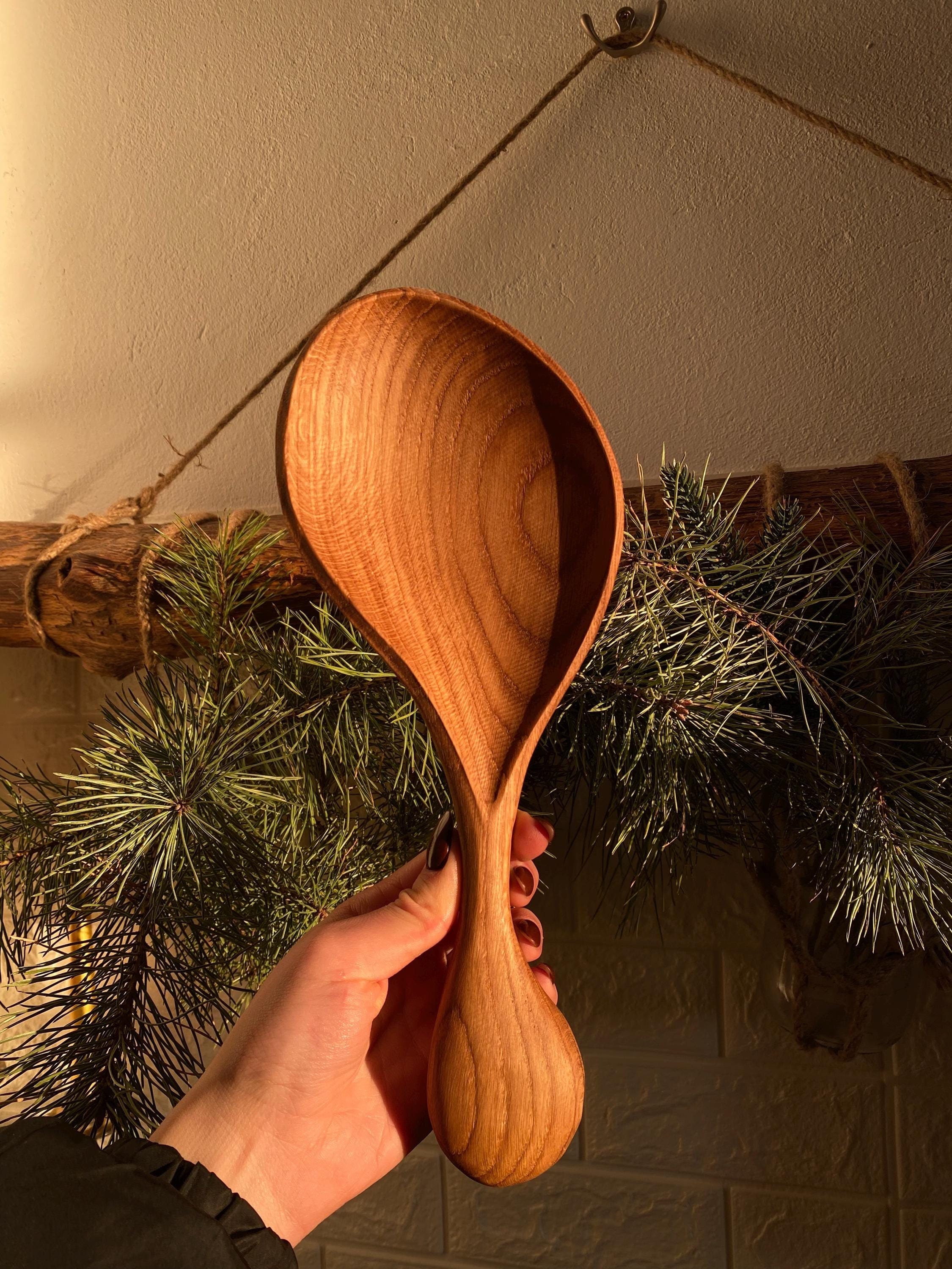 Wooden Serving Spoon, Natural Curved Wood Spoon for Kitchen or Dining ...
