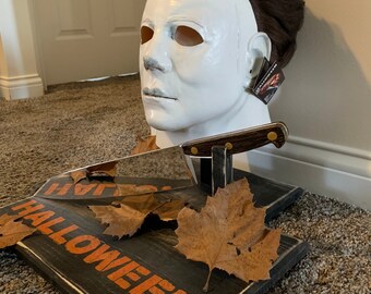 Horror Mask Stand - Etsy