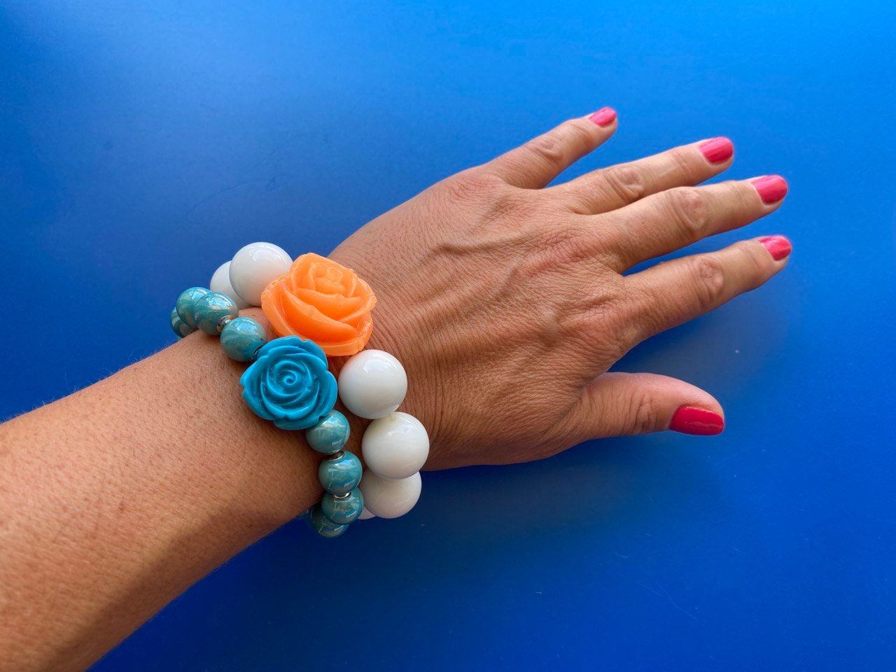 Extra Large Bead Bracelet Set With Bold Red Roses. White Agate Bracelet ...