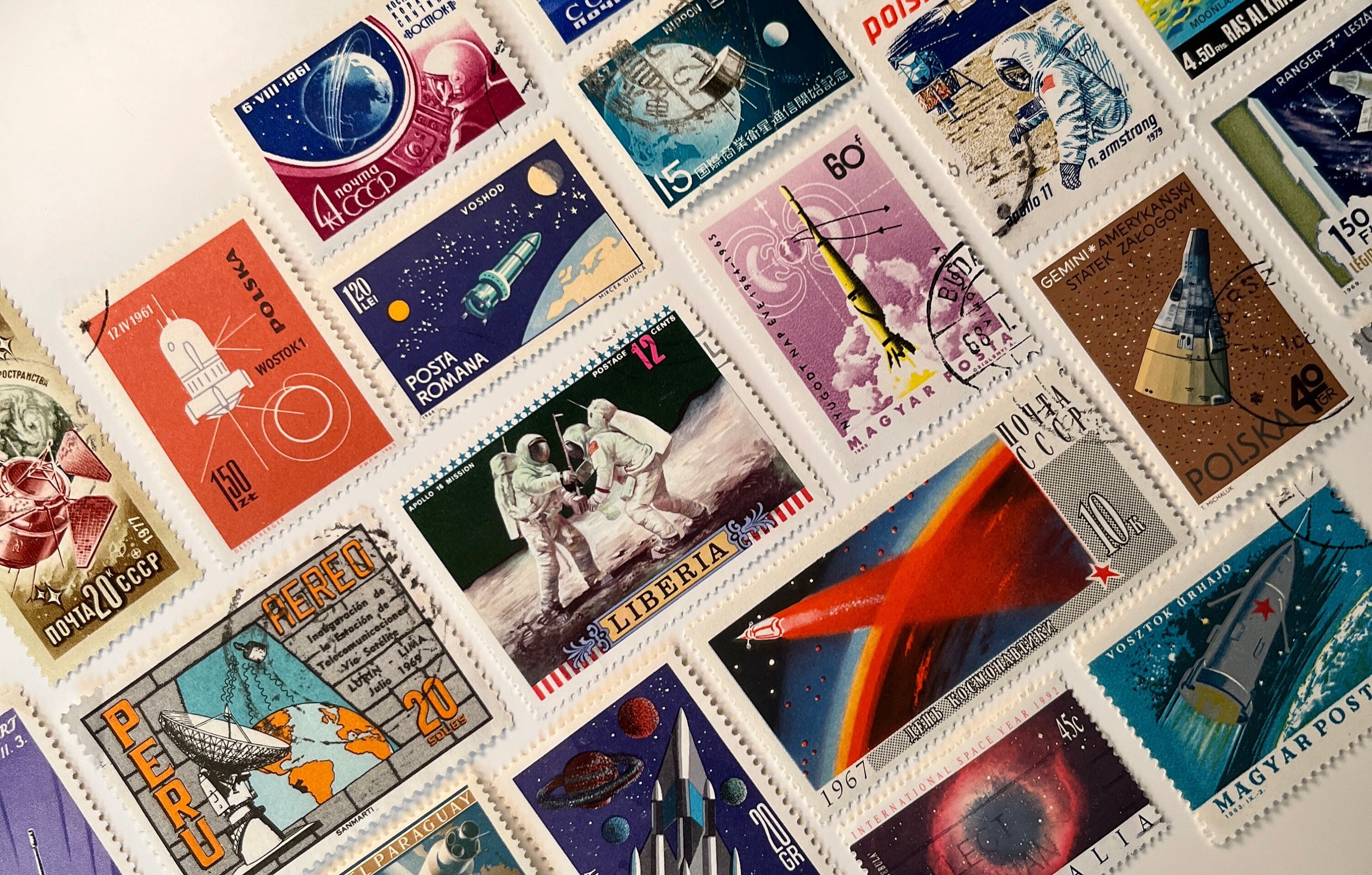 25 Stamp SPACE CASE Fun Pack // Random Lot of 25 Premium Outer-space ...