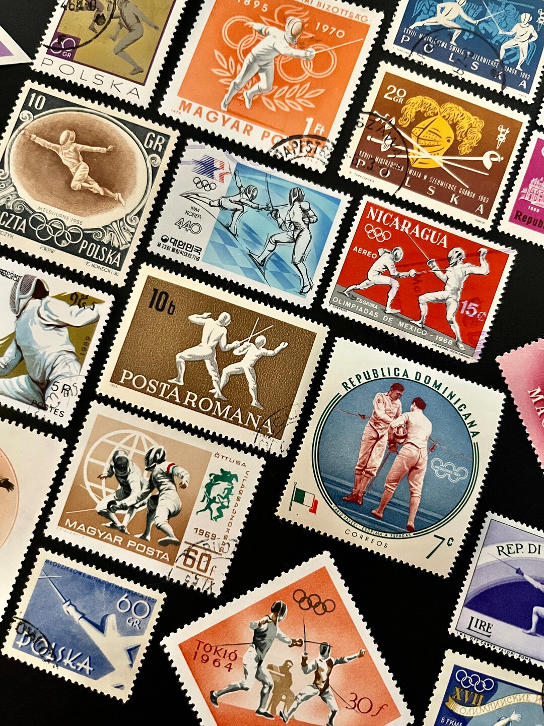 FENCING Stamps Fun Pack: 25 Used Random World SWORD FIGHTING Vintage ...