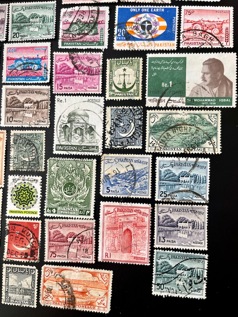20 Stamp PAKISTAN Fun Pack / Lot of 20 Different PAKISTANI Stamps ...