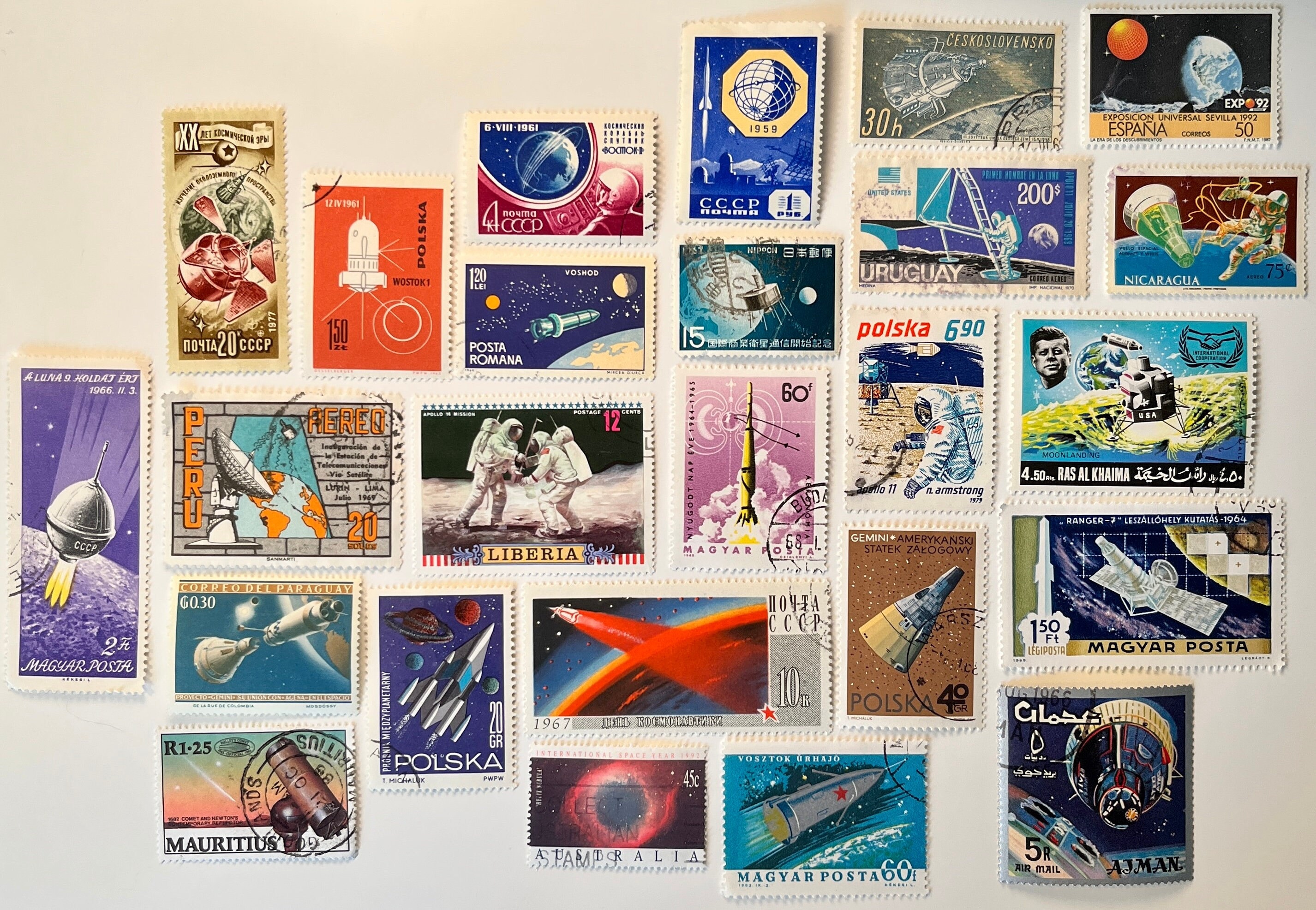 25 Stamp SPACE CASE Fun Pack // Random Lot of 25 Premium Outer-space ...