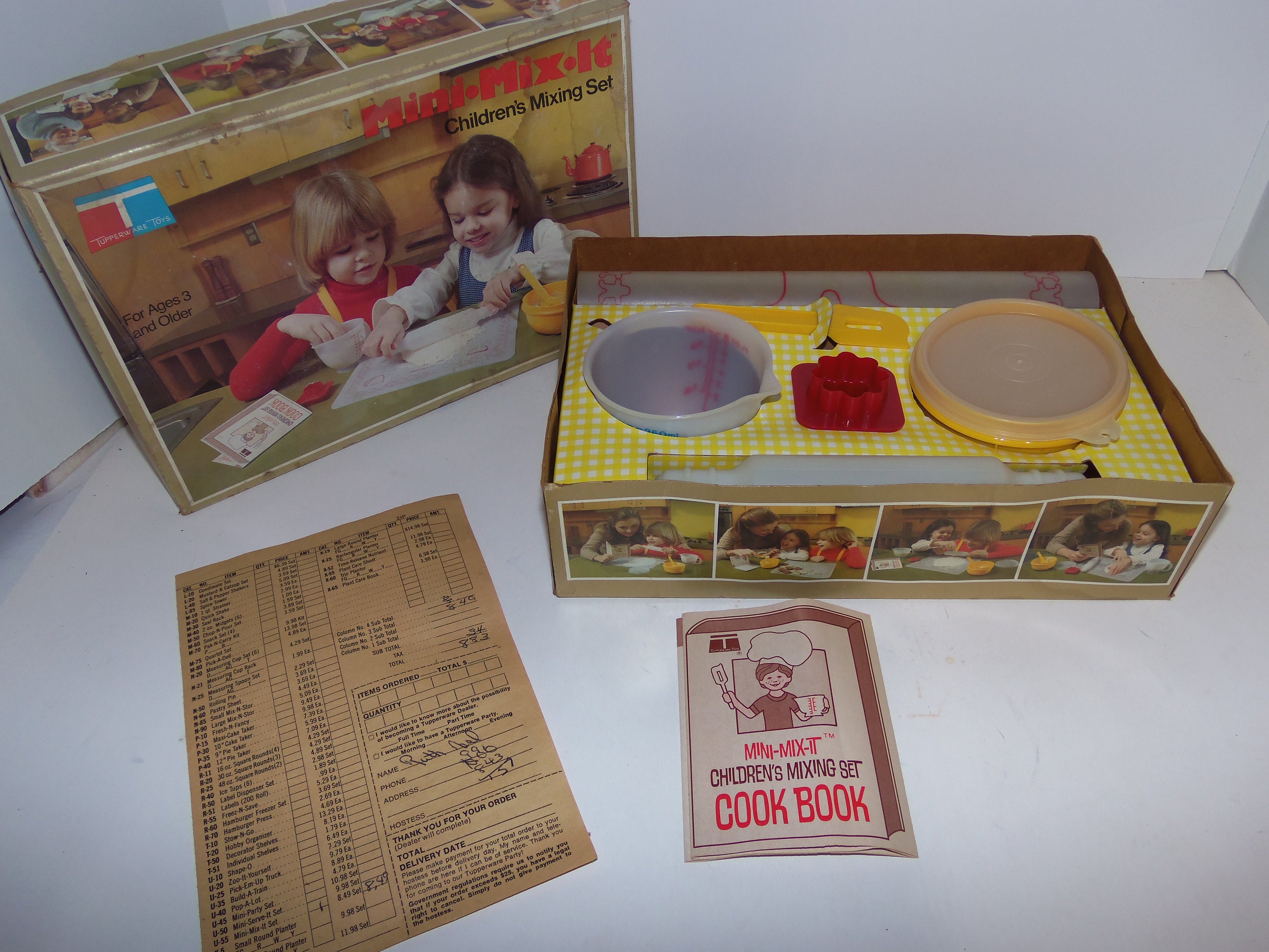 Vintage 1979 Tupperware Toys Mini Mix It Children's Mixing Set in ...