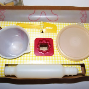 Vintage 1979 Tupperware Toys Mini Mix It Children's Mixing Set in ...