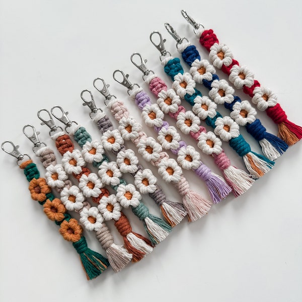 Daisy Keychain - Etsy