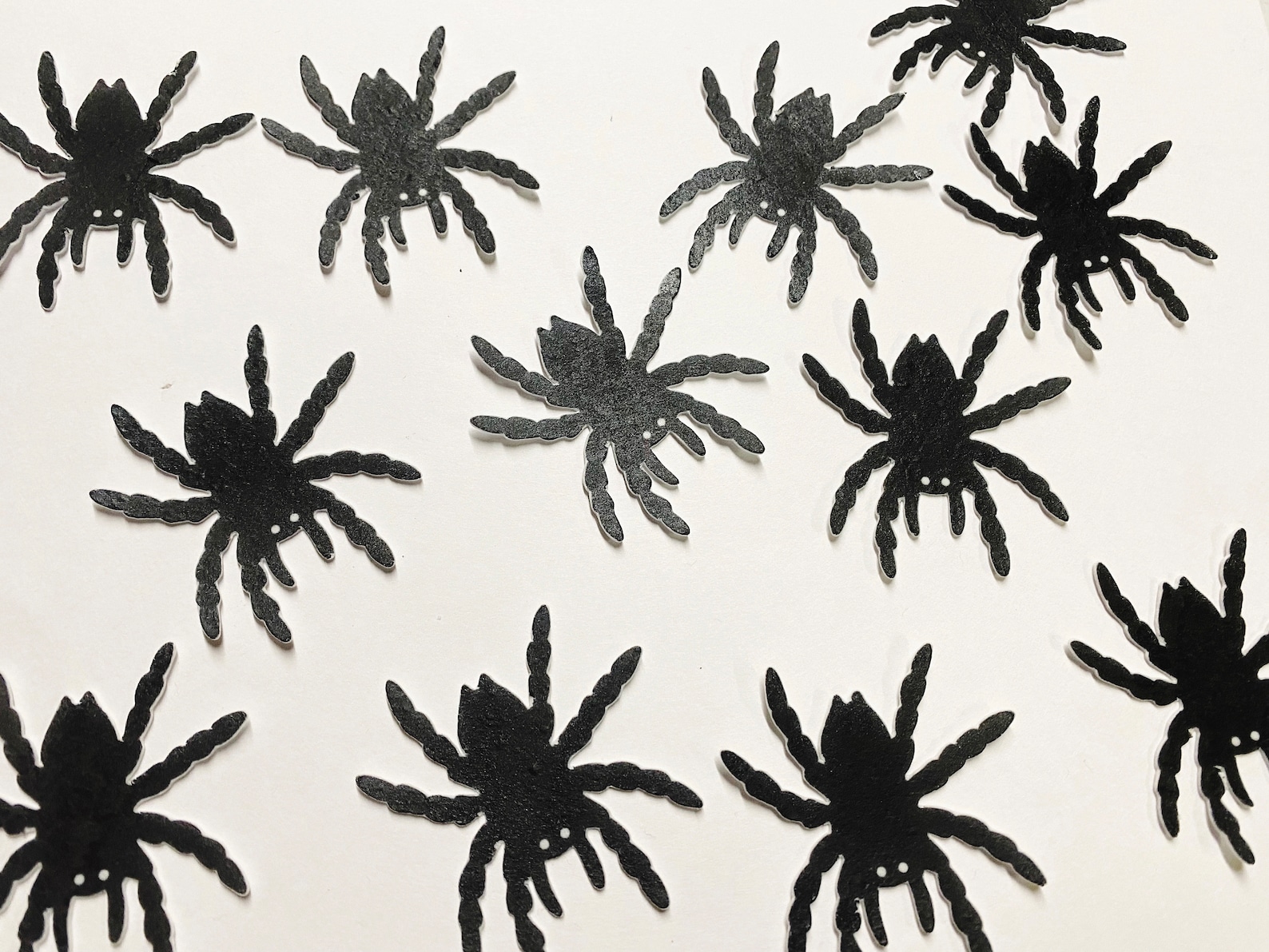 Pack of 15 Pre Cut Edible Wafer Spiders, Edible Spiders for Cupcake ...