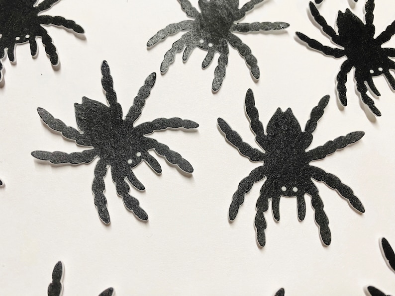 Pack of 15 Pre Cut Edible Wafer Spiders, Edible Spiders for Cupcake ...