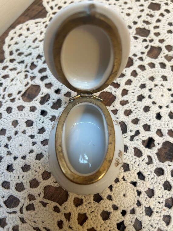 Vintage hinged trinket dish, porcelain pill box, lady… - Gem