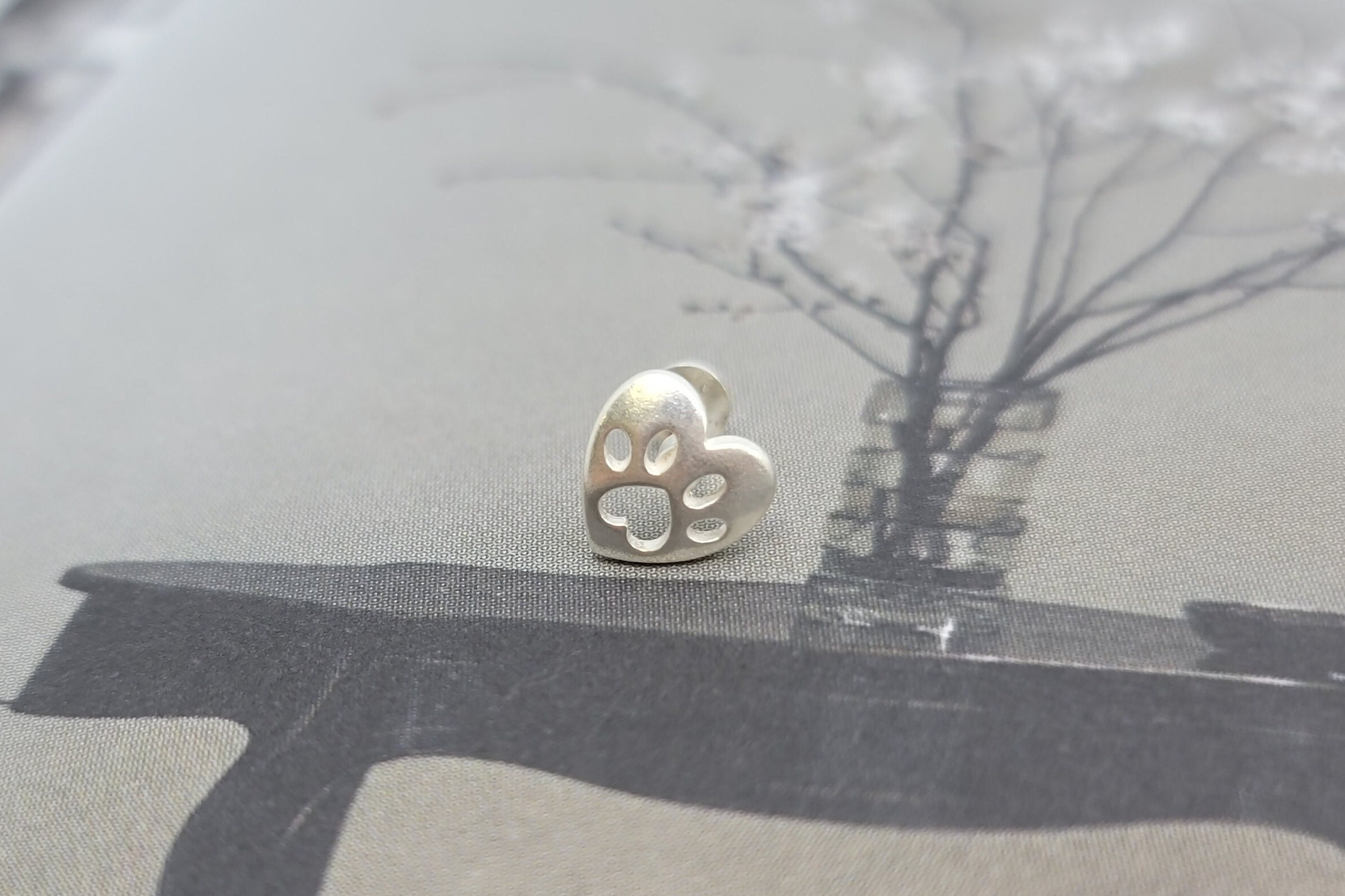 925 Silver, 20G Thickness, LABRET End, Heart With Paw Foot Print CZ ...