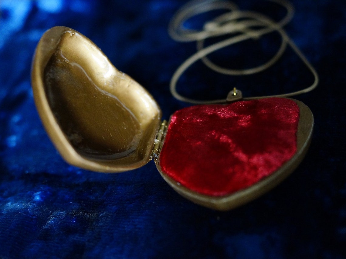 Undertale Cosplay Heart Locket Electronic Music Box ANY Song Ring Box ...